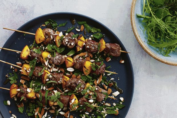 Goat kebabs with peaches, honey, almonds and mint - FOODLOVER magazine